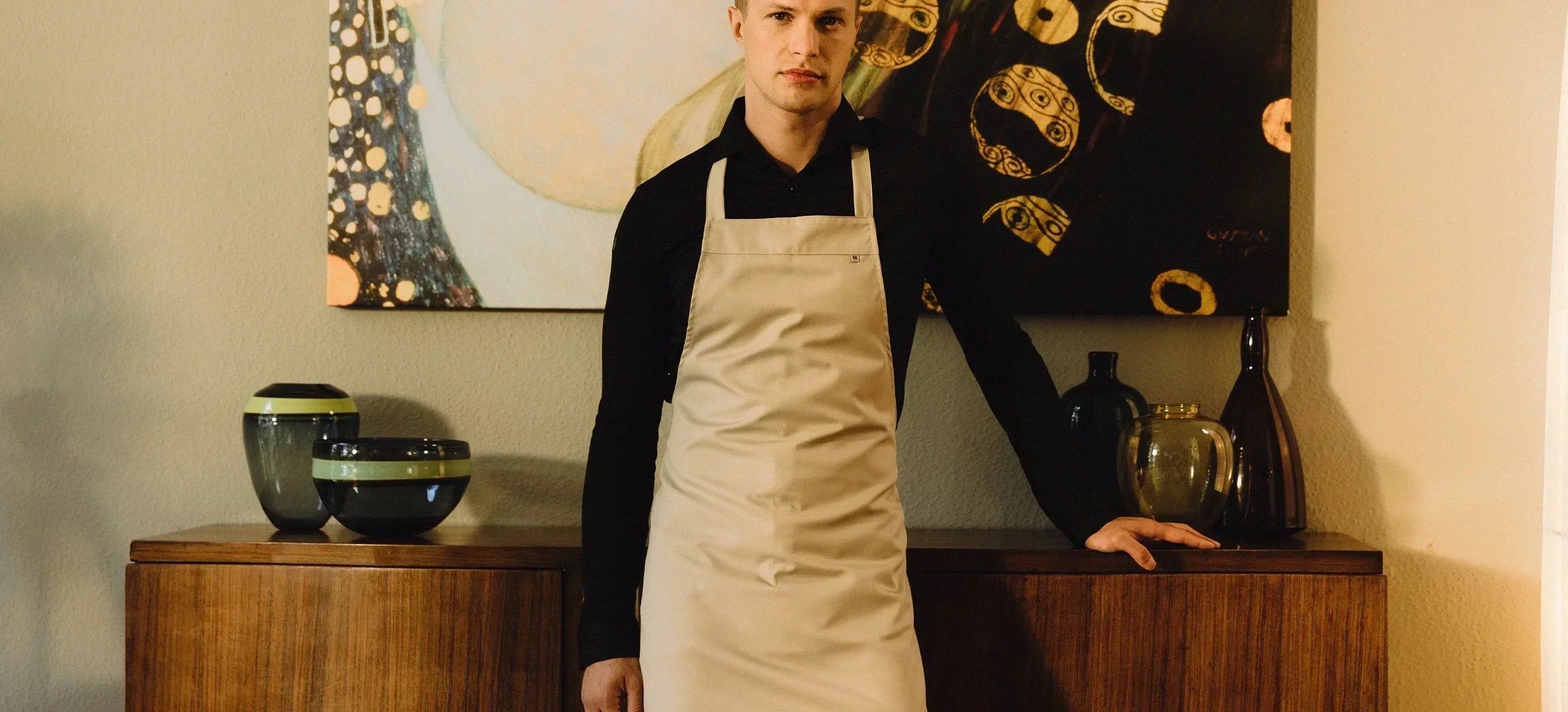 What do waiters wear? A complete guide to professional waiter attire ...